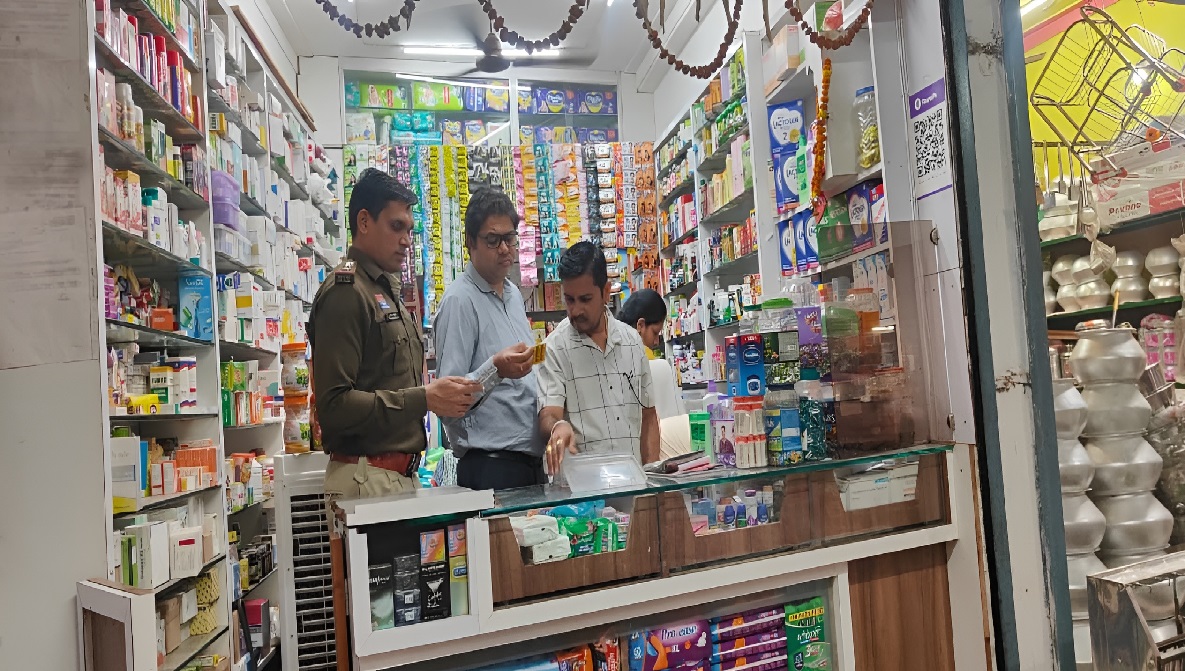Medical Shop Inspection : मेडिकल दुकानों में आकस्मिक दबिश, स्टाक से ...