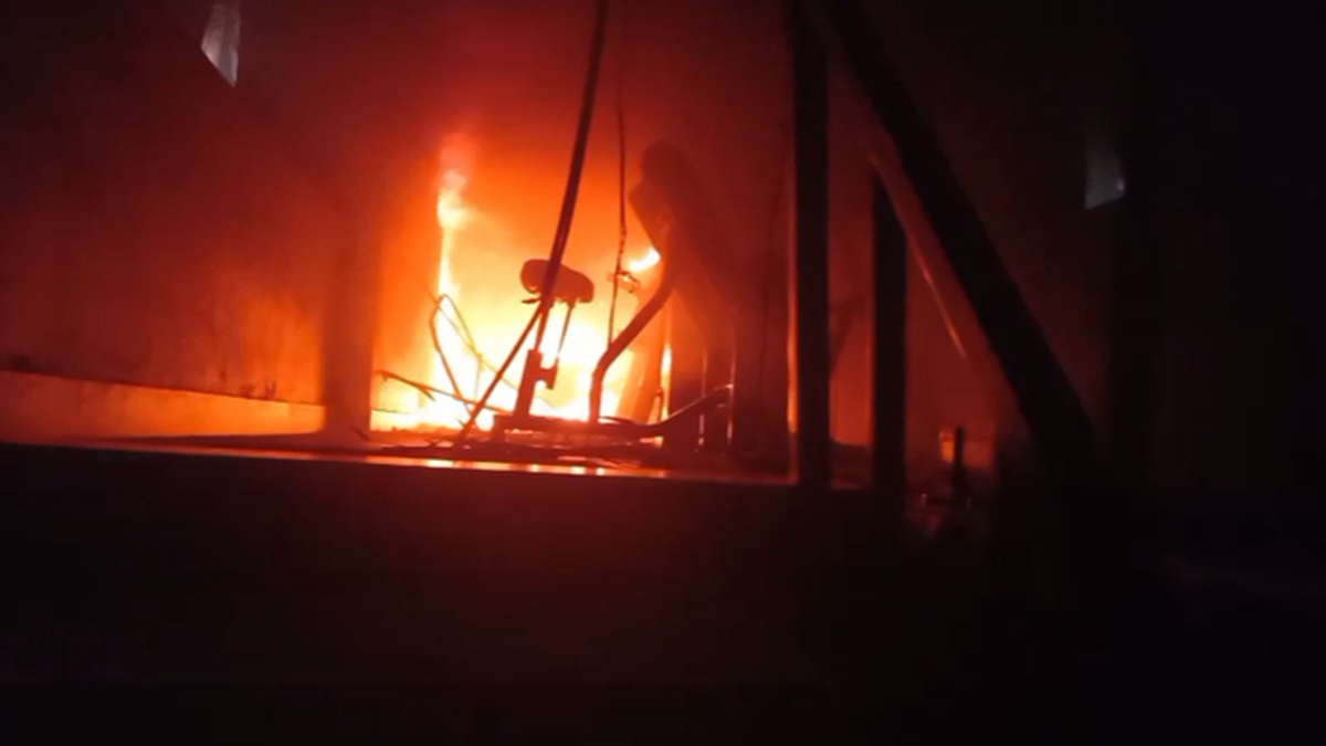 Gym Fire Durg : तीसरे माले में स्थित जिम में लगी आग, लाखों का सामान ...