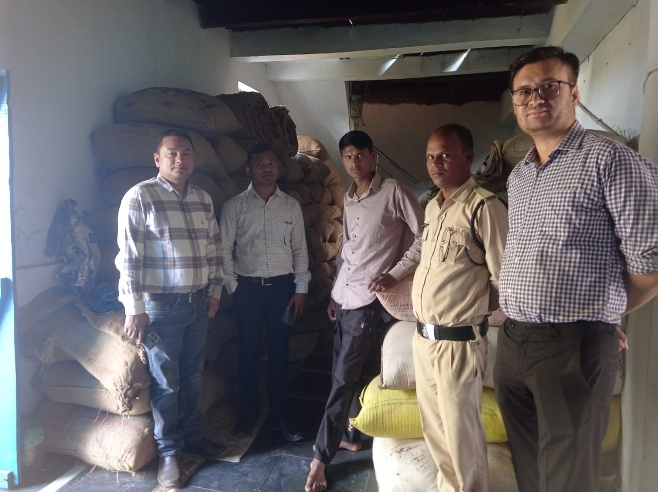 Poha Mill Seizure : अनियमितता पर बड़ी कार्रवाई, तीन पोहा मिलों का स्टॉक सील